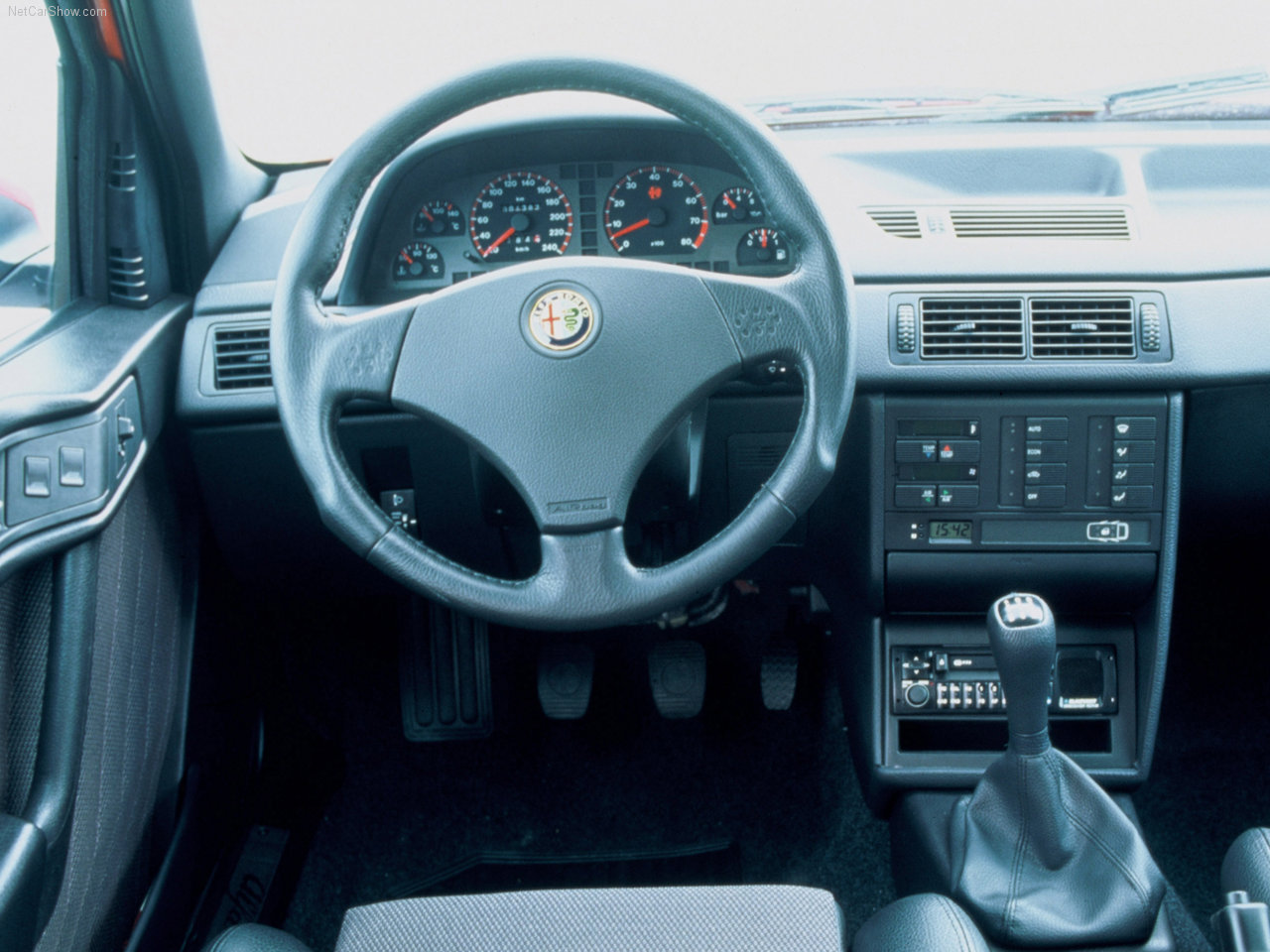 Alfa Romeo 145 technical specifications and fuel economy